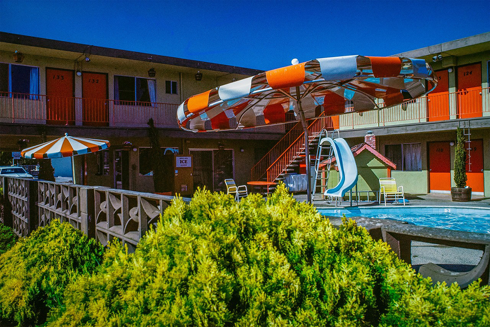 Marc Karzen – Walk in LA | Leica Gallery LA